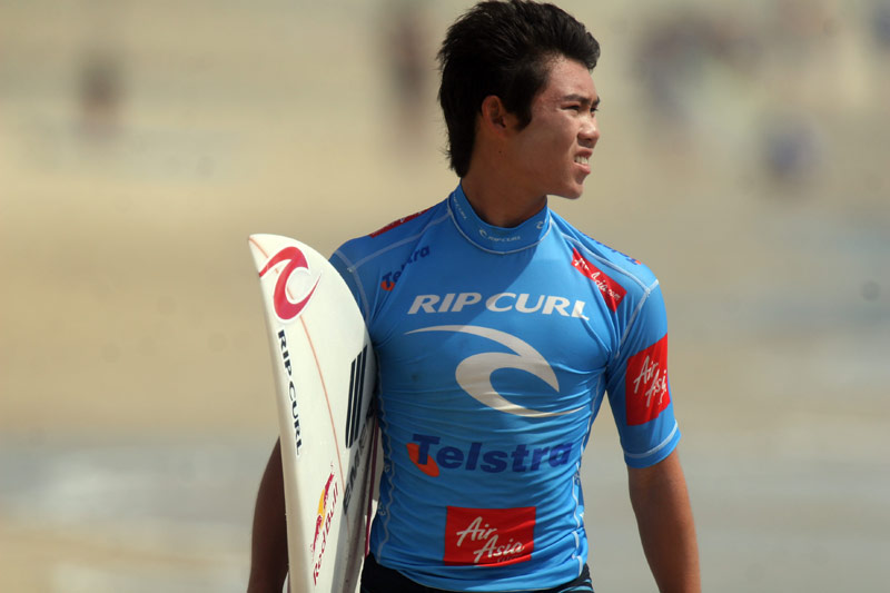 新井洋人がAUSのRIP CURL GROM SEARCHにて優勝！ | カラーズマガジン